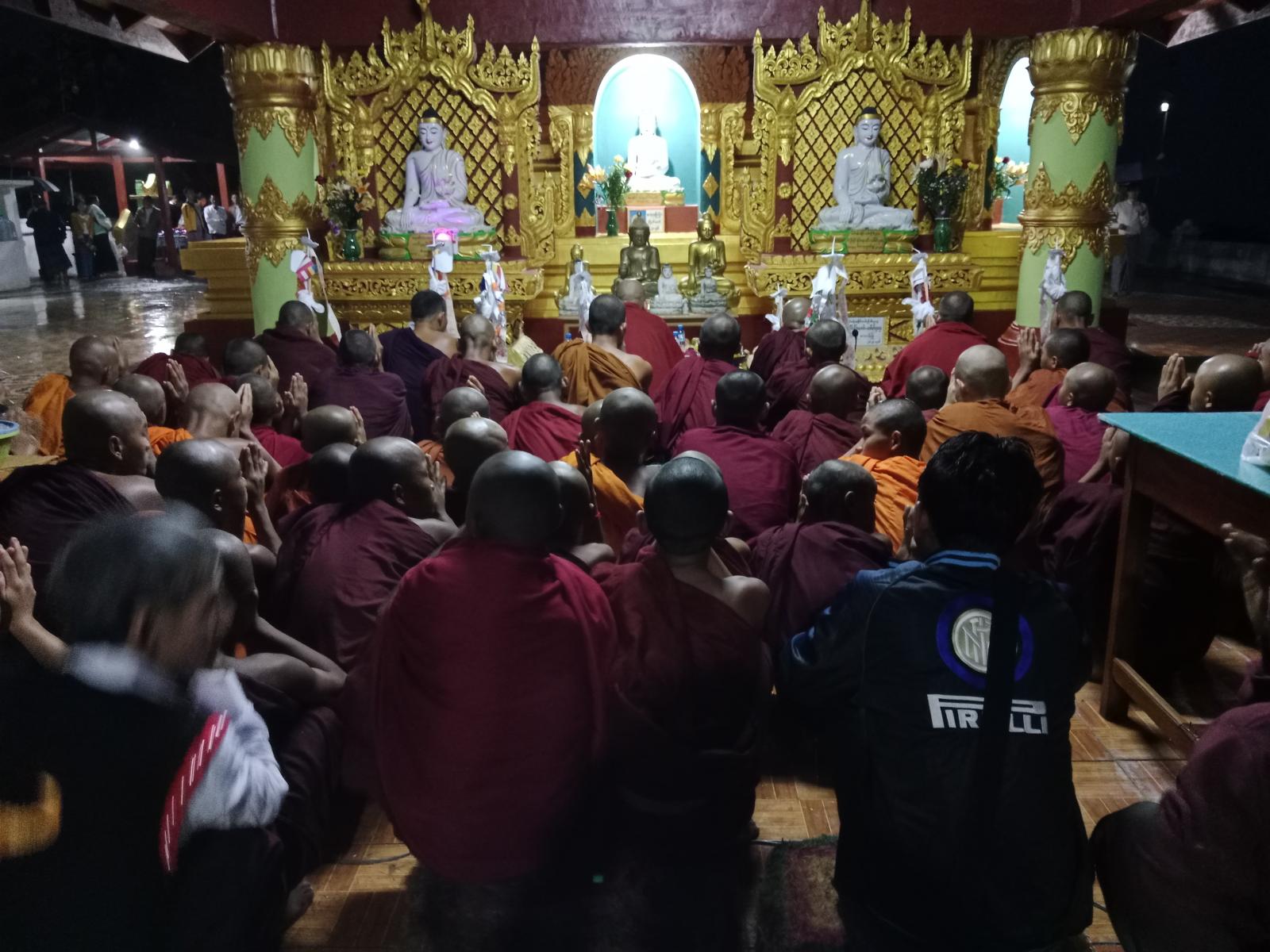 မက်မန်းမြို့ မင်းရန်အောင်စေတီတော်မြတ်ကြီးအား ဘုရားနေကဇာတင်ခြင်းနှင့်ဆွမ