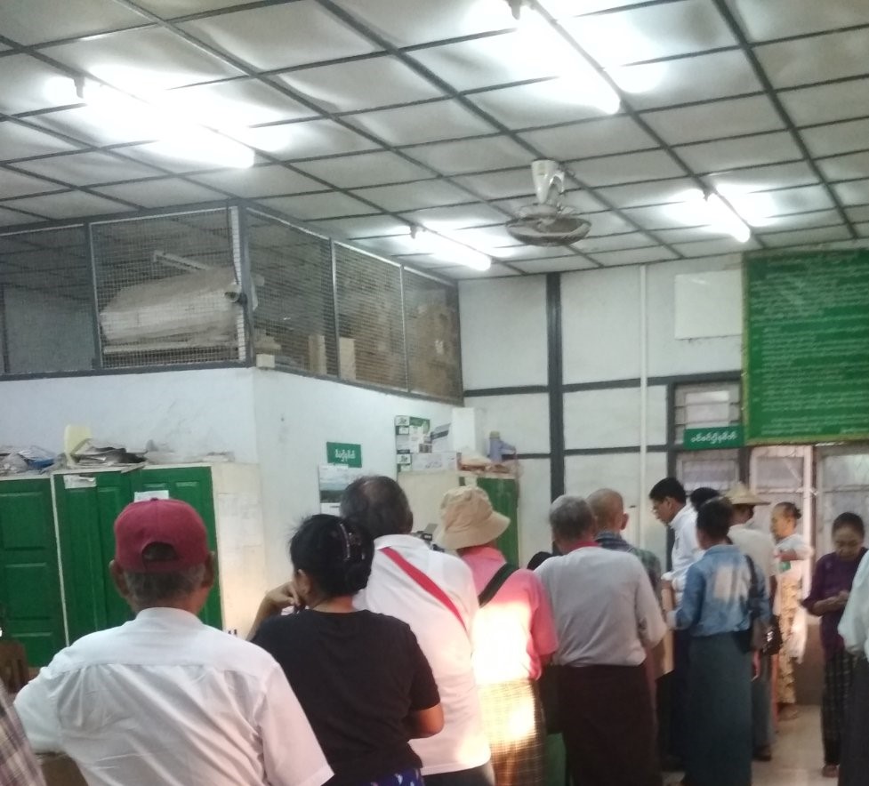 မြဝတီမြို့ မြန်မာ့စီးပွားရေးဘဏ်တွင် အငြိမ်းစားပင်စင်လစာငွေများ စတင်ထုတ