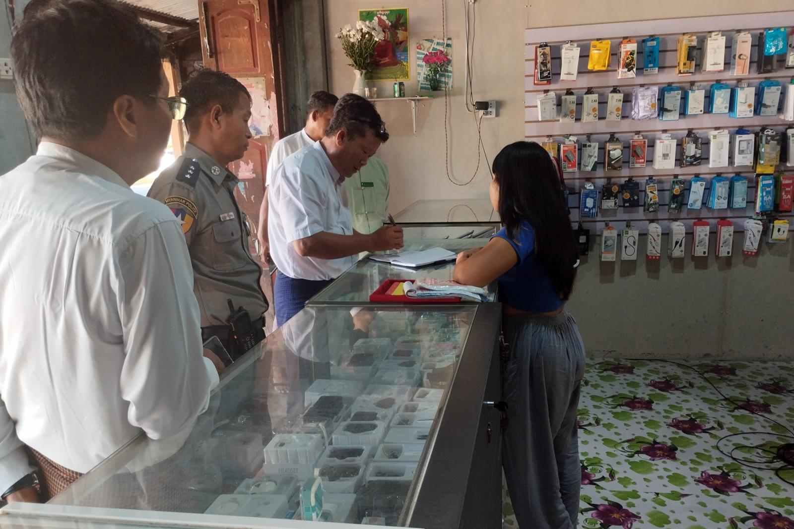 သရက်မြို့၌ ဟိုတယ် ၊တည်းခိုးခန်း၊ စားသောက်ဆိုင်၊ ရွှေဆိုင်နှင့် ဖုန