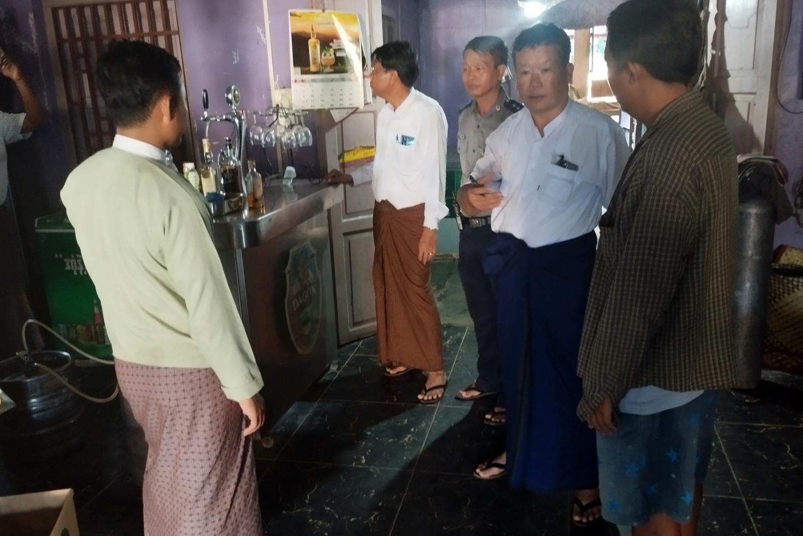 သရက်မြို့၌ ဟိုတယ် ၊တည်းခိုးခန်း၊ စားသောက်ဆိုင်၊ ရွှေဆိုင်နှင့် ဖုန