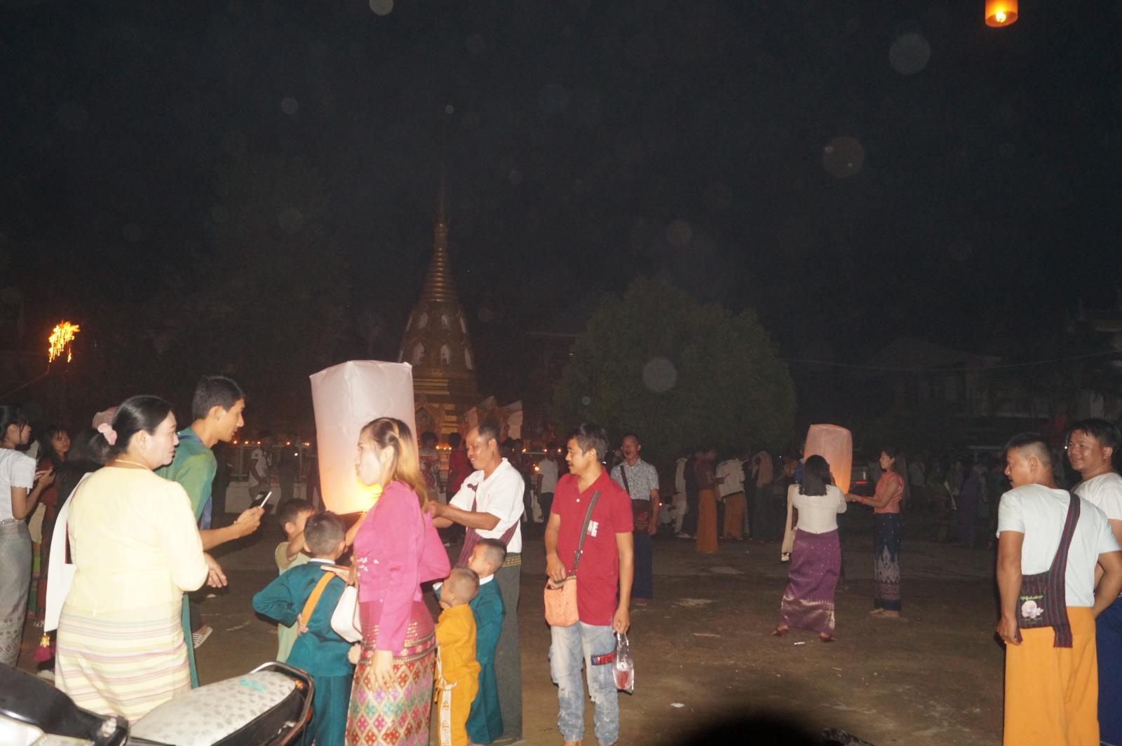 မိုင်းပန်မြို့နယ် ရာဇာဘုန်းတော်ကြီးကျောင်း၌ သီတင်းကျွတ်မီးထွန်းပွဲတော