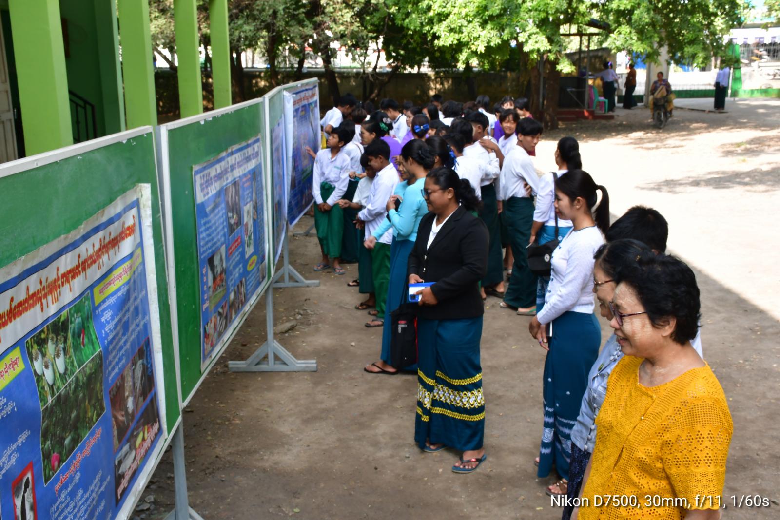 အ ထ က ပုသိမ်ကြီးကျောင်း၌ နံရံကပ်စာစောင်နှင့်စာအုပ်ပြပွဲကျင်းပ