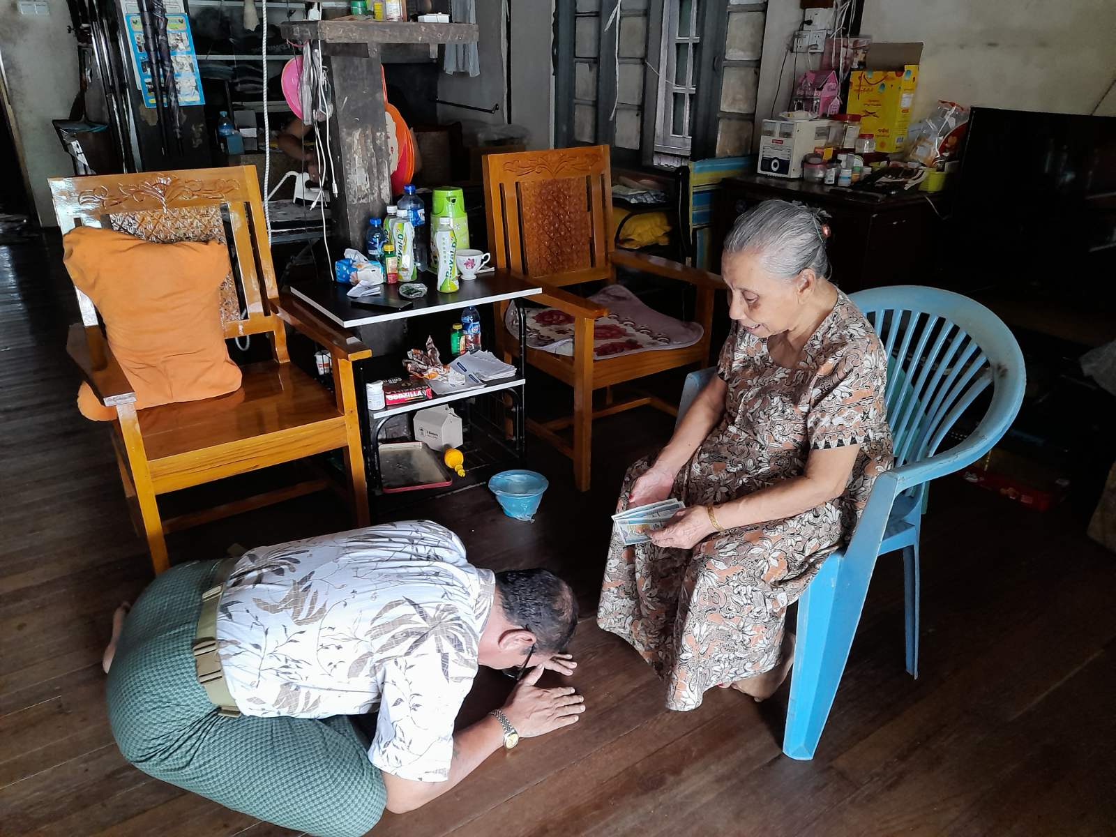 တွံတေးမြို့၌ အသက် ၈၅ နှစ်နှင့်အထက် ဘိုးဘွားများအား နိုင်ငံတော်မှထောက