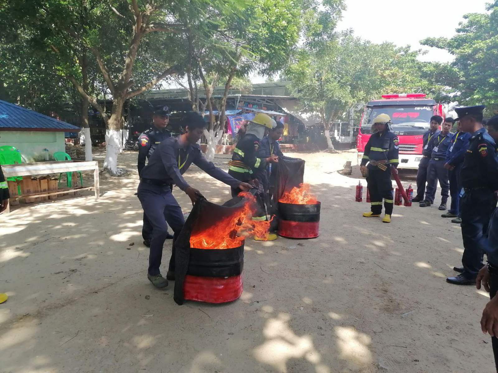 ဥတ္တရသီရိမြို့နယ်တွင် မီးဘေးလုံခြုံရေးအသိပညာပေးဟောပြောခြင်းနှင့် လက်တွေ့သရုပ်ပြခြင်းများဆောင်ရွက