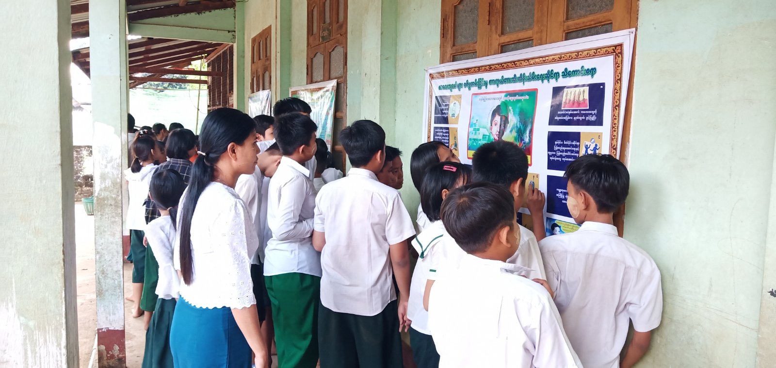 ကျိုက်ထိုမြို့နယ်၌ လူငယ်ရေးရာအသိပညာပေးဟောပြောပွဲနှင့် နံရံကပ်စာစောင်ပြသ
