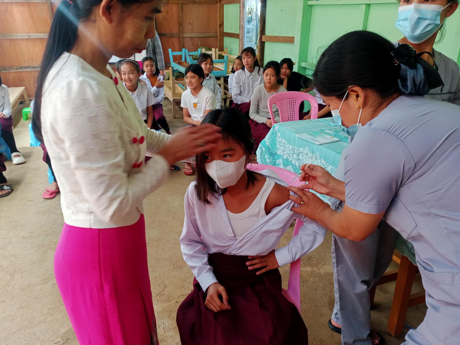 ပင်လုံမြို့၊ ပန်းပျိုးလက်ကိုယ်ပိုင်အလယ်တန်းကျောင်း၌ Hpv သားအိမ်ခေါင