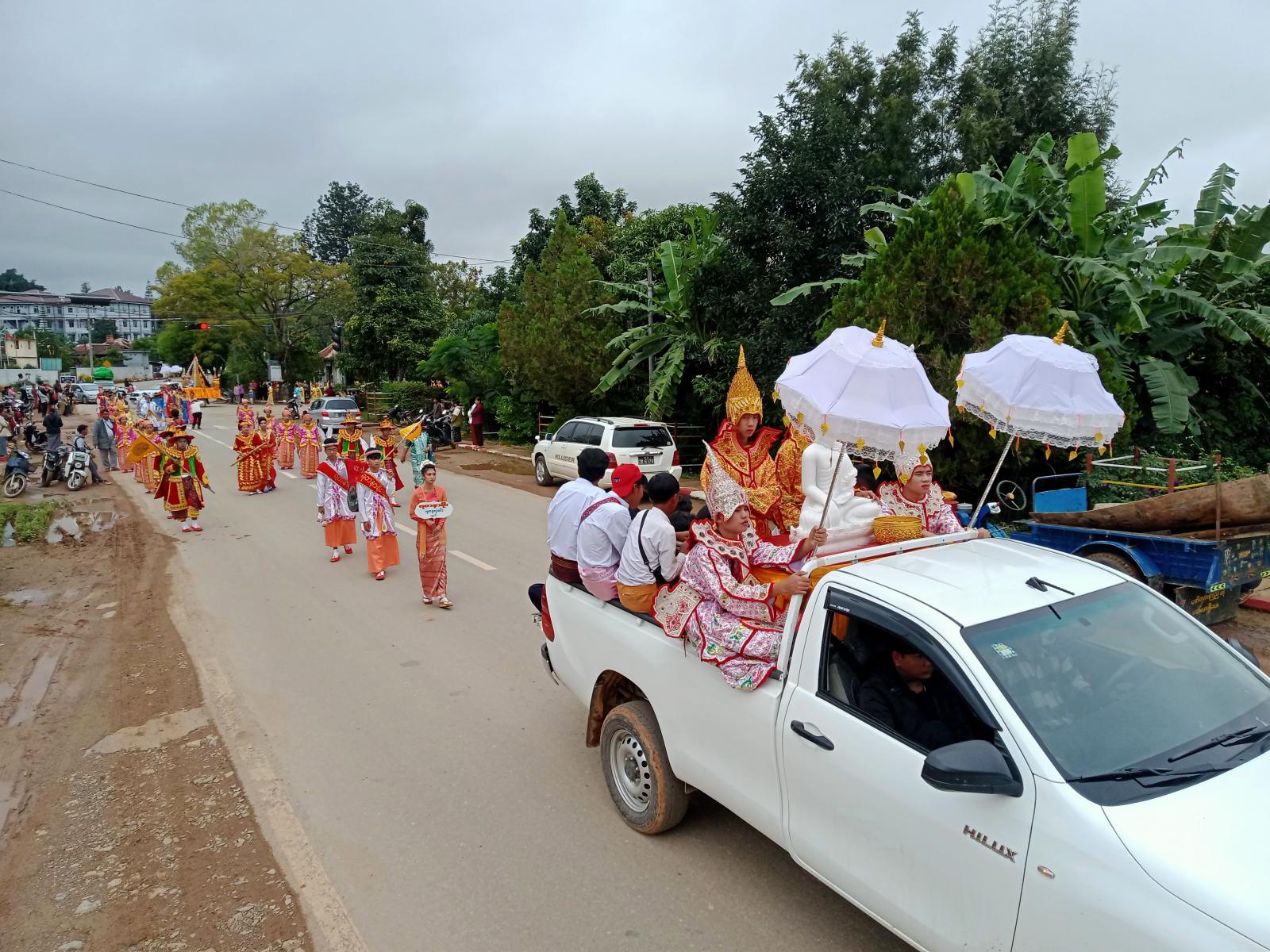 လွိုင်လင်မြို့တွင် တည်ထားသည့် အနန္တဇိနလောကချမ်းသာစေတီတော်တွင် တင်လ