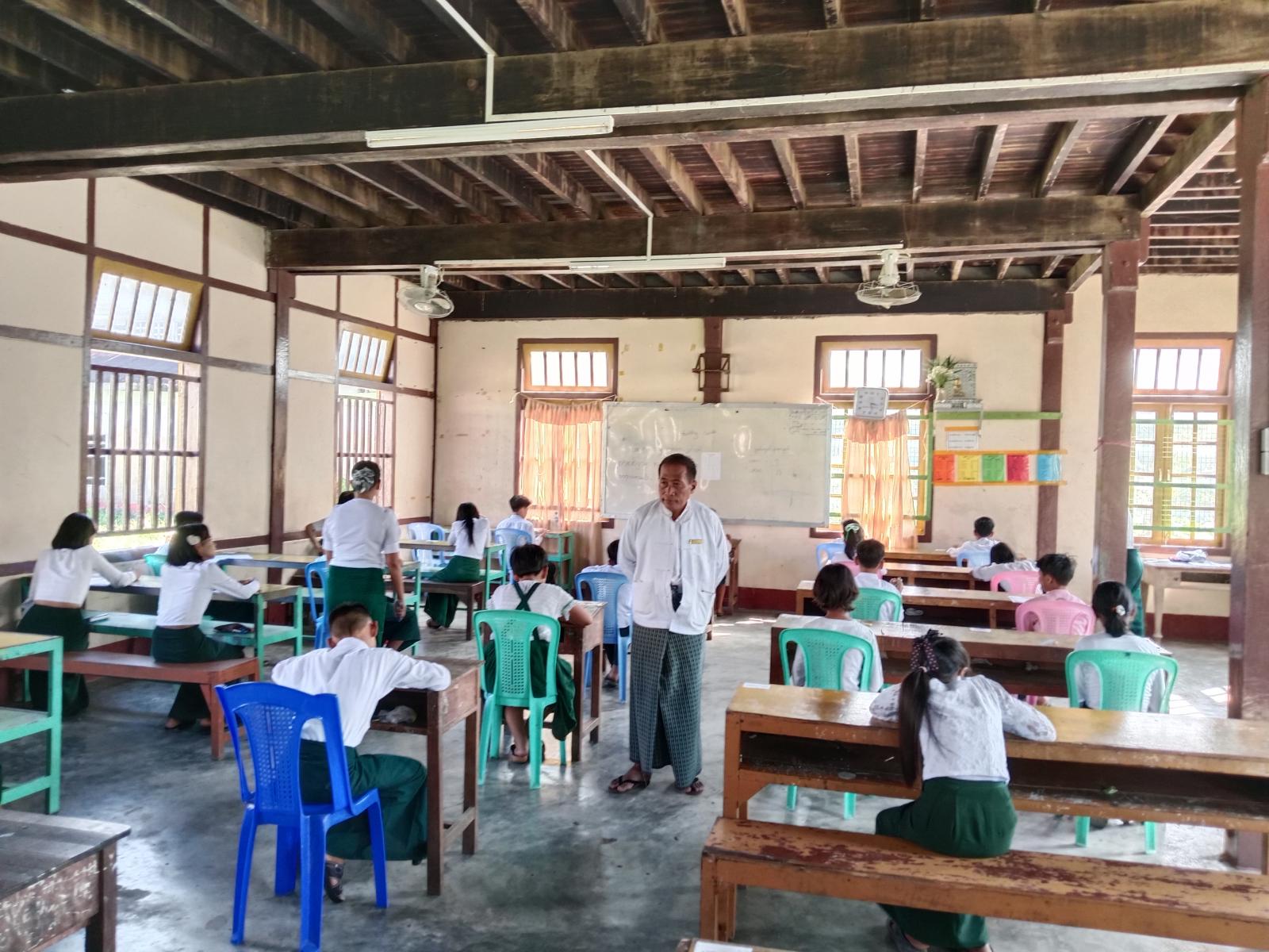 သုံးခွမြို့နယ် အ ထ က ၁ ကျောင်းတွင် အင်္ဂလိပ်စာစွမ်းရည်ပြိုင်ပွဲ ပြုလုပ