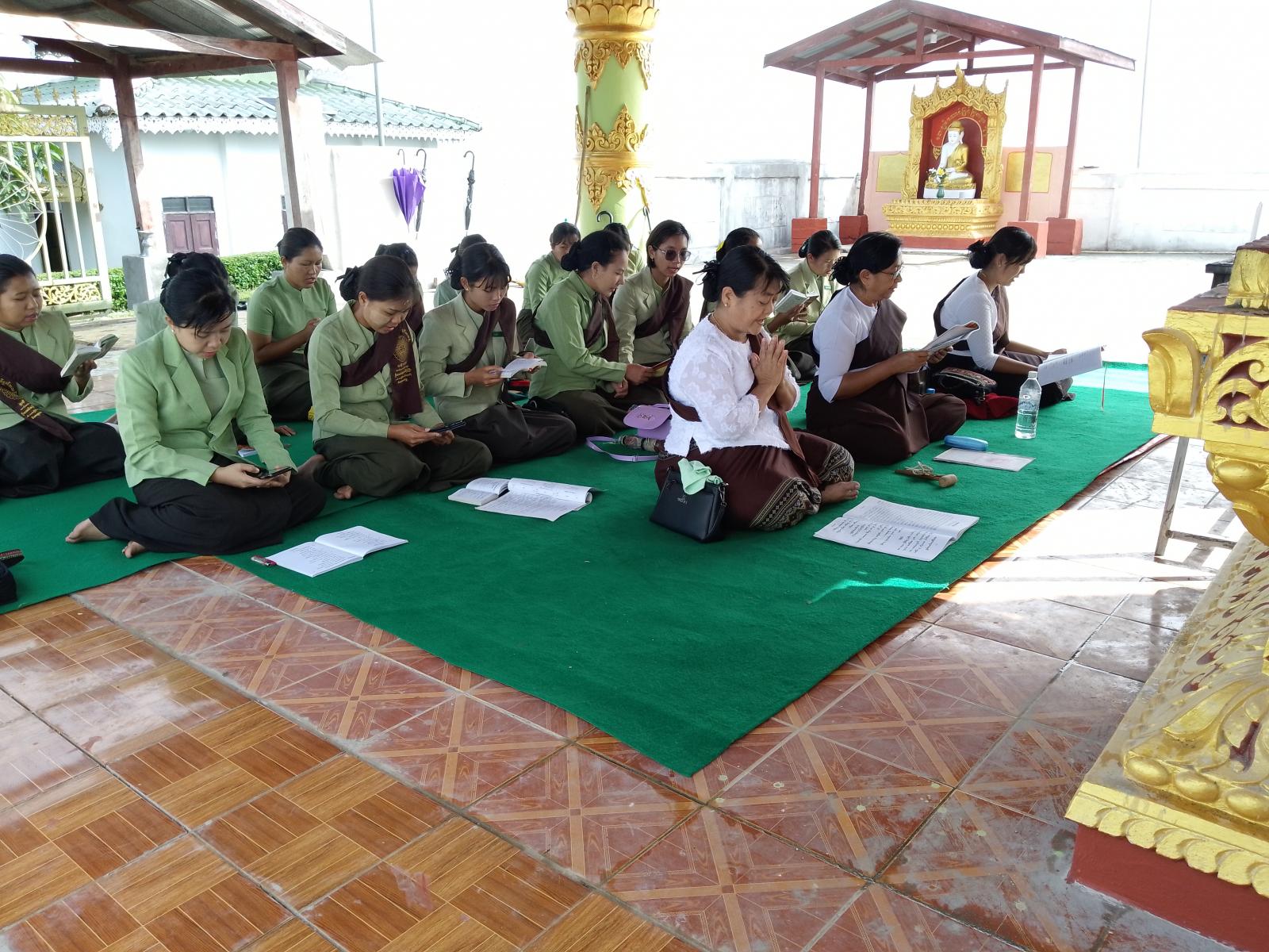 မက်မန်းမြို့ မင်းရန်အောင်စေတီတော်ကြီးတွင် အန္တရာယ်ကင်း ပရိတ်တရားတော်များ ရွတ်ဖတ်ပူဇော