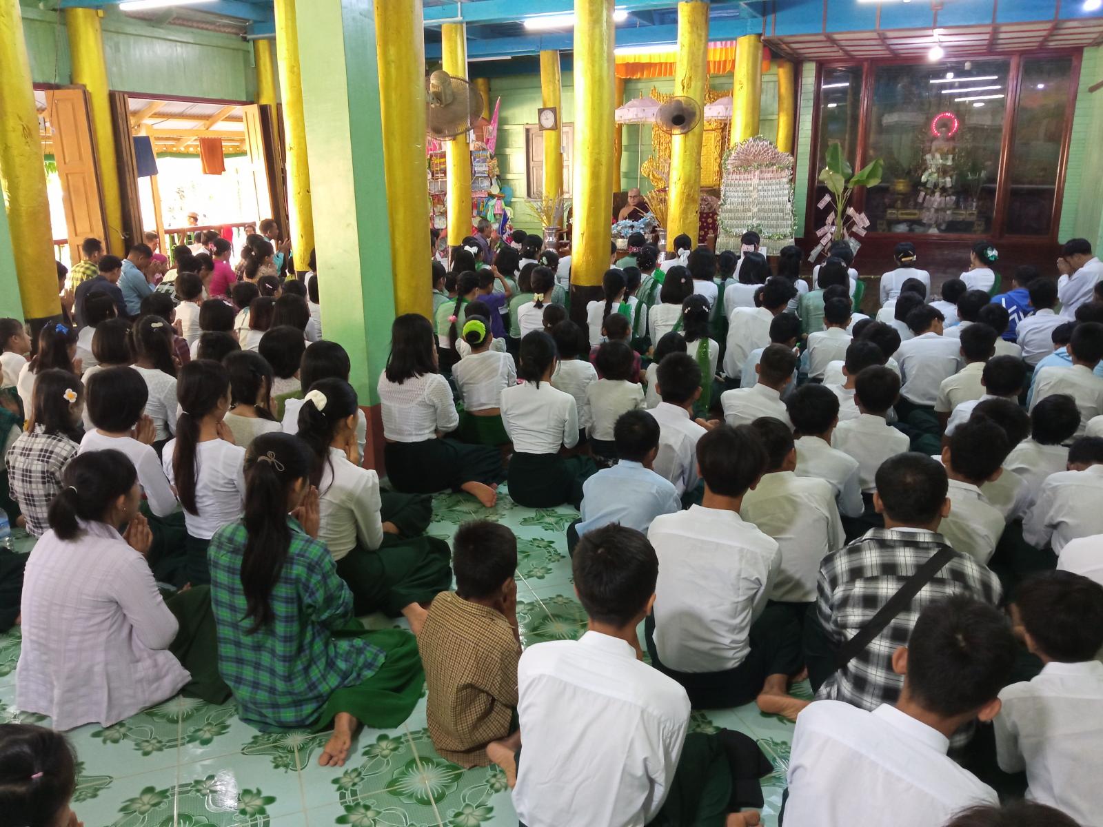 ရွှေသောင်ယံမြို့အ ထ က ရွှေသောင်ယံ နှင့် Lai Lai ဟိုတယ်မိသားစုတို့မ