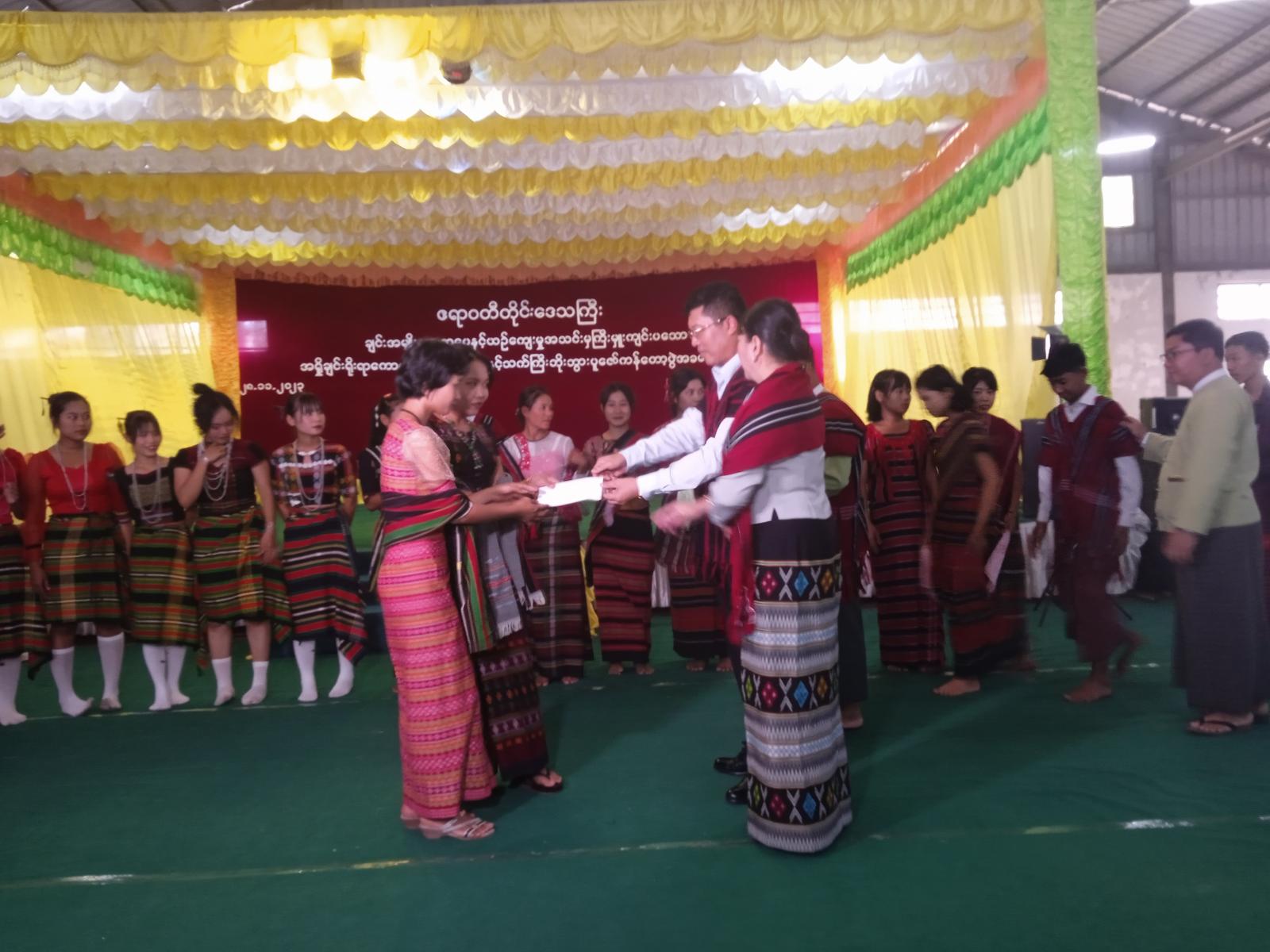 အင်္ဂပူမြို့နယ်တွင် အရှိုချင်းရိုးရာကောက်သစ်စားပွဲတော်နှင့် သက်က