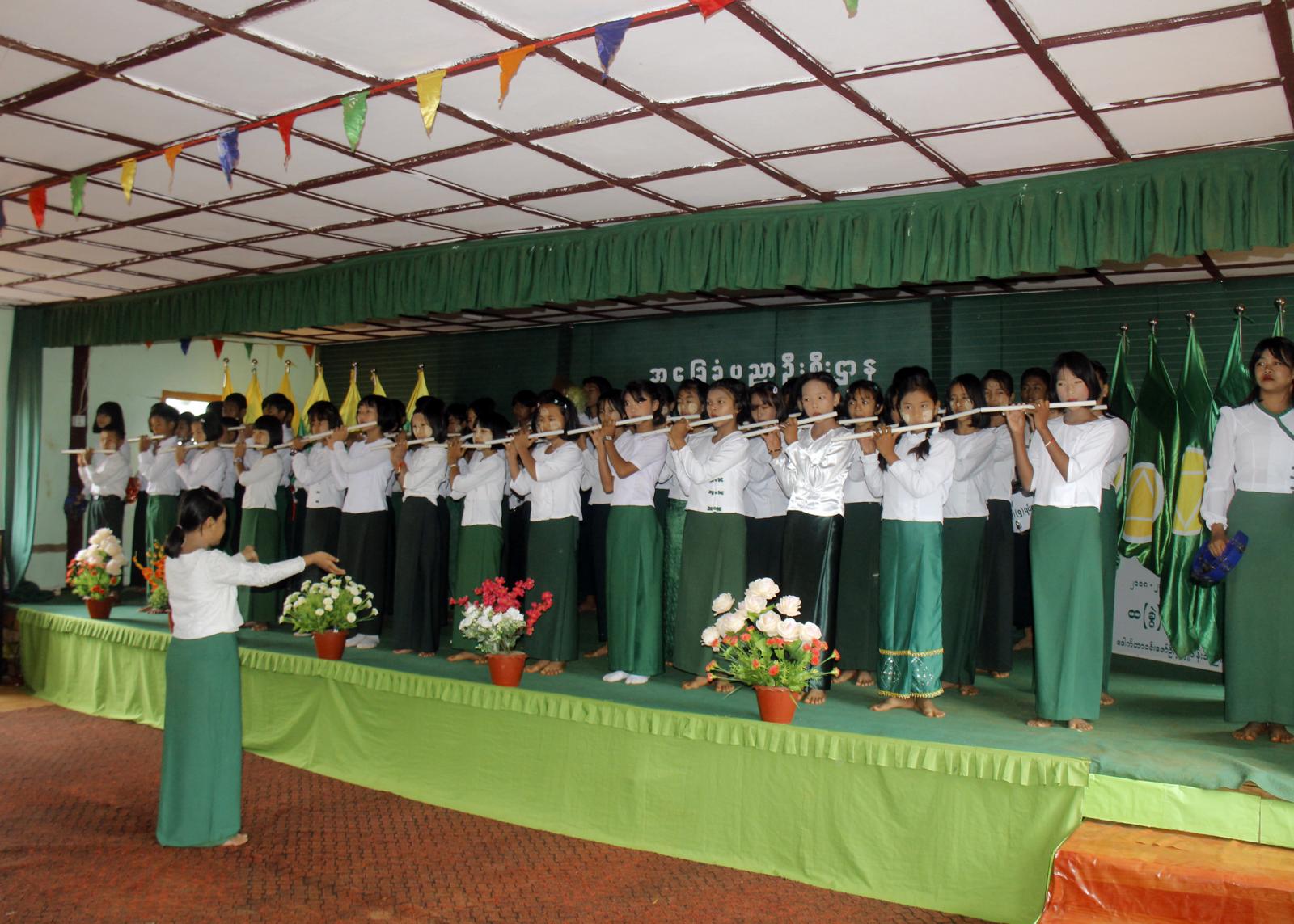 နမ့်စန်မြို့ အထက ခွဲ ၅ ရပ်ကွက်ကျောင်းတွင် ဘင်ခရာသင်တန်းဆင်းပွဲ ကျင်းပ