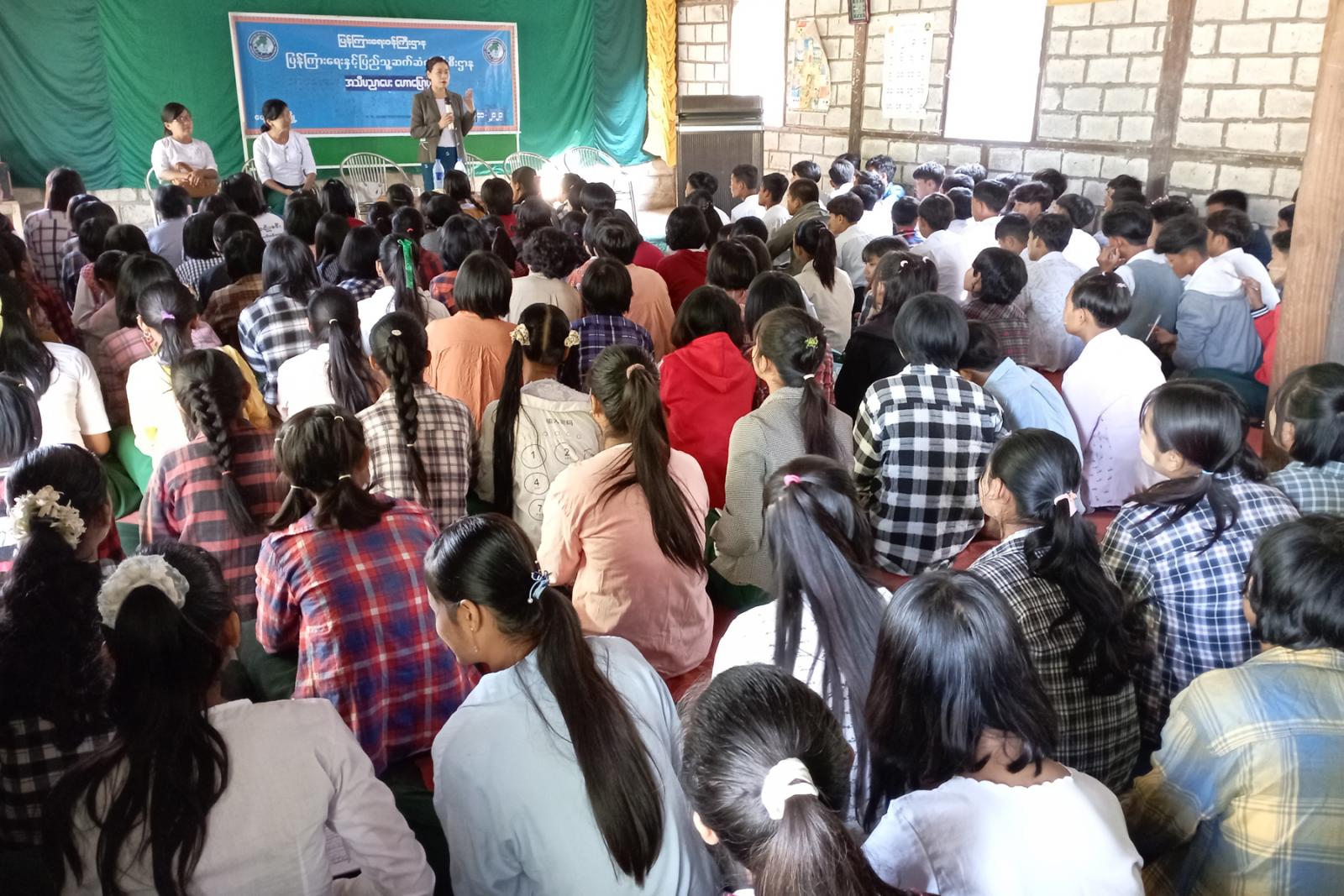ပျော်ဘွယ်မြို့နယ်တွင် စာဖတ်ရှိန်မြှင့်တင်ရေး အသိပညာပေးဟောပြောပွဲနှင့