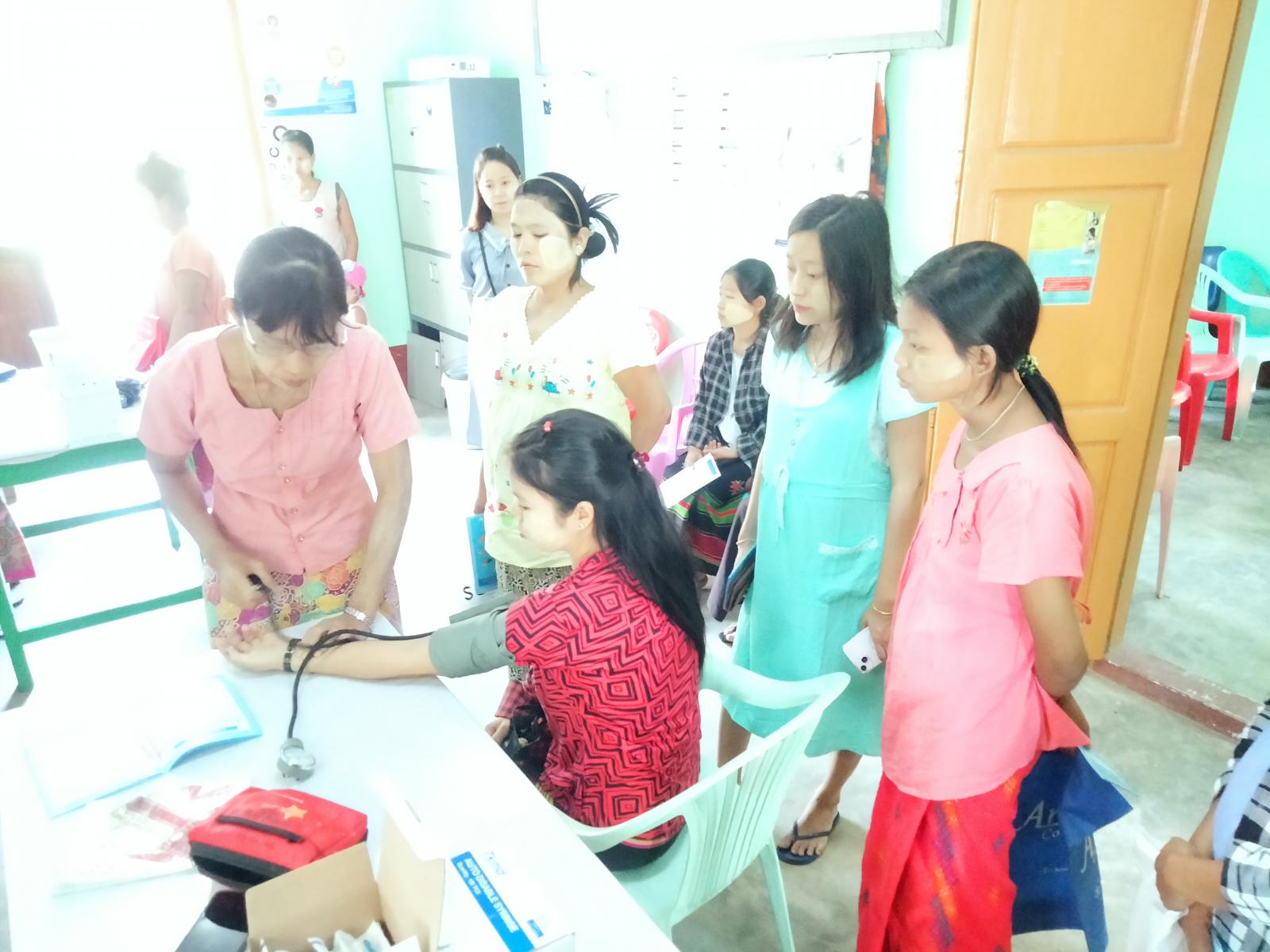 နတ်မောက်မြို့နယ်၌ ကိုယ်ဝန်ဆောင်မိခင်များအား အပတ်စဉ်တနင်္လာနေ့တိုင်း