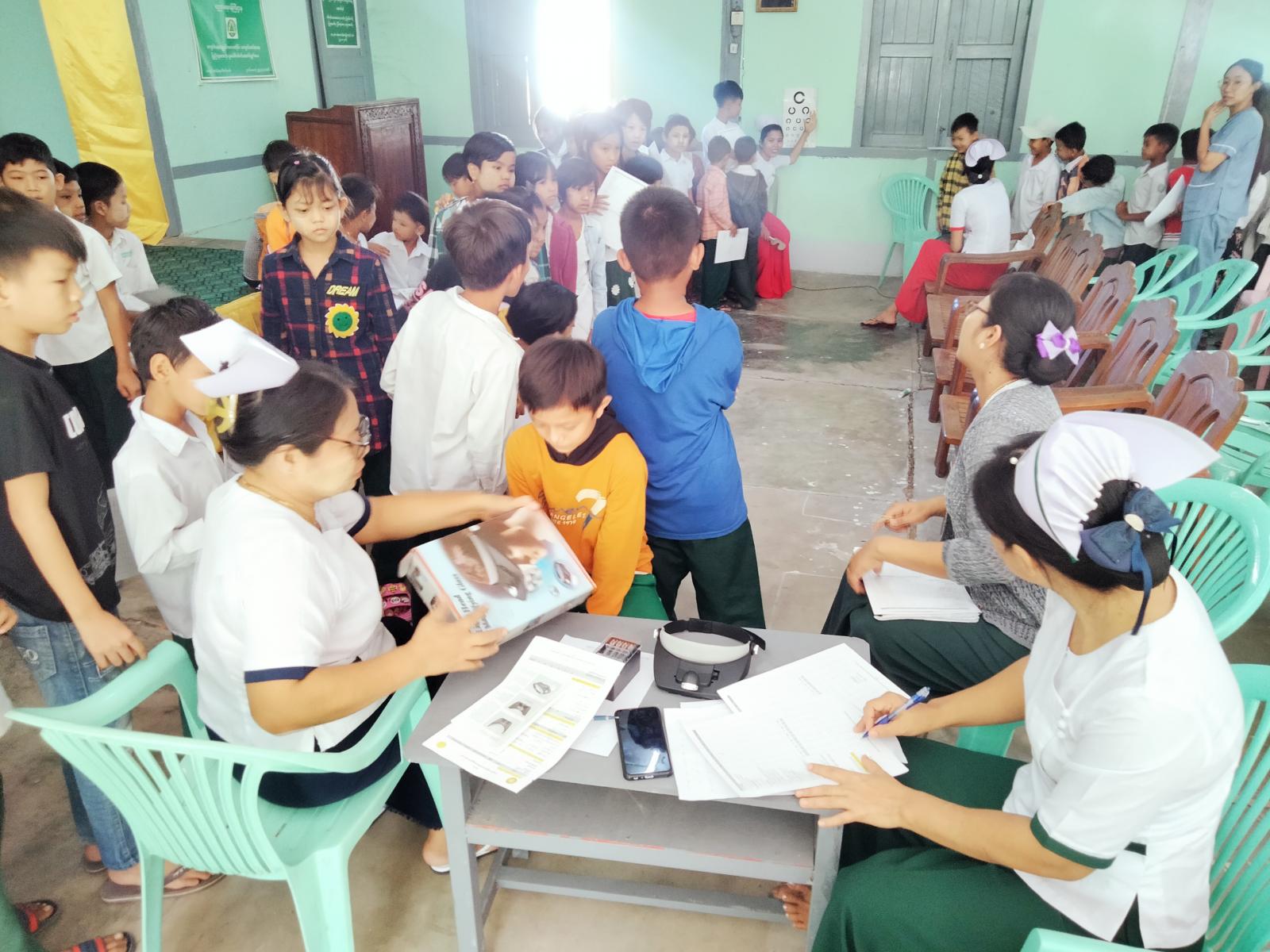 နတ်မောက်မြို့ အမှတ် ၁ အခြေခံပညာအထက်တန်းကျောင်းတွင် ကျန်းမာရေးစစ်ဆေးမ