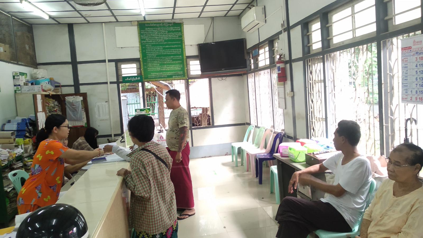 မြဝတီမြို့ မြန်မာ့စီးပွားရေးဘဏ်တွင် အငြိမ်းစားပင်စင်လစာငွေများ ဆက်လက်ထုတ်ပေး Information And