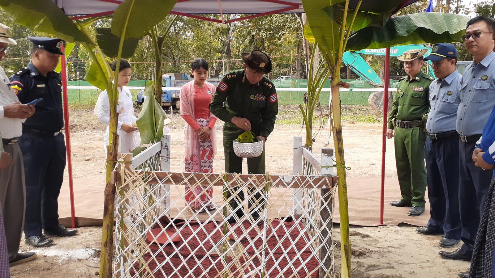 ဧရာဝတီတိုင်းဒေသကြီးအစိုးရအဖွဲ့ဝန်ကြီးချုပ် ဦးတင်မောင်ဝင်း မြန်အောင