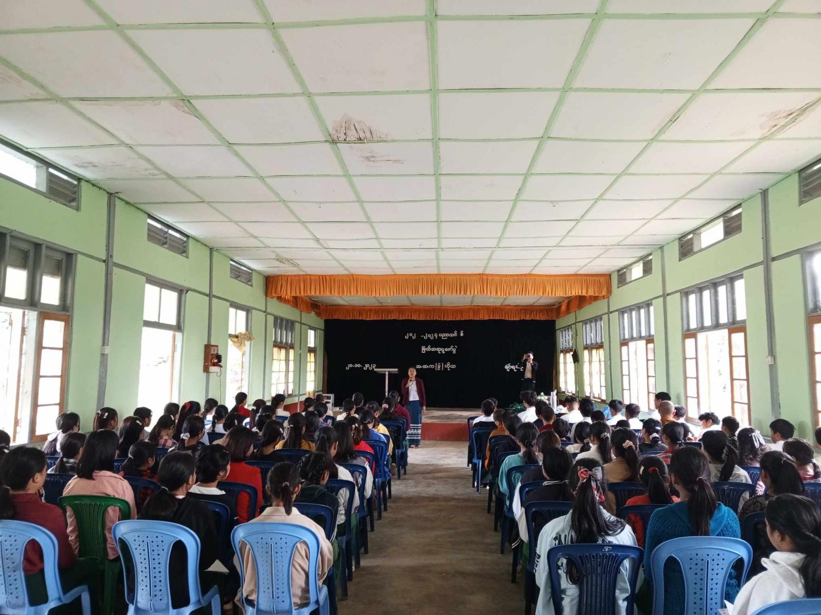 မိုင်းရယ်မြို့နယ် အ ထ က ခွဲ ဟိုယ၌ လူငယ်ရေးရာအသိပညာပေးဟောပြောပွဲ ကျင်းပ