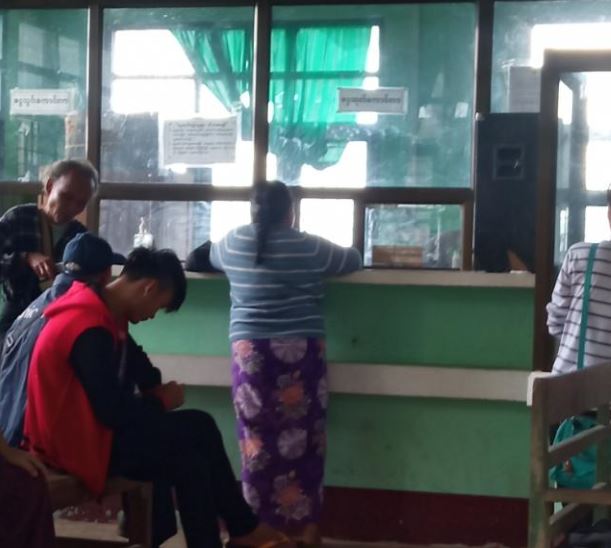 သံတောင်ကြီးမြို့နယ်တွင် နိုင်ငံ့ဝန်ထမ်းများ၏ ပင်စင်လစာငွေများကို မြန