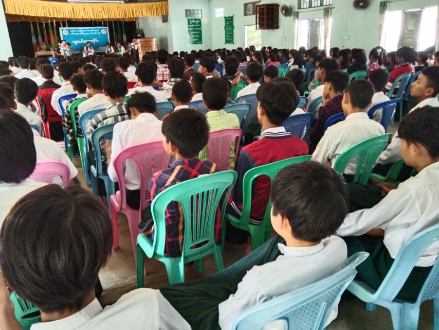 ချမ်းမြသာစည်မြို့နယ် အမှတ် ၃၅ အခြေခံပညာအထက်တန်းကျောင်းတွင် လူငယ်များ