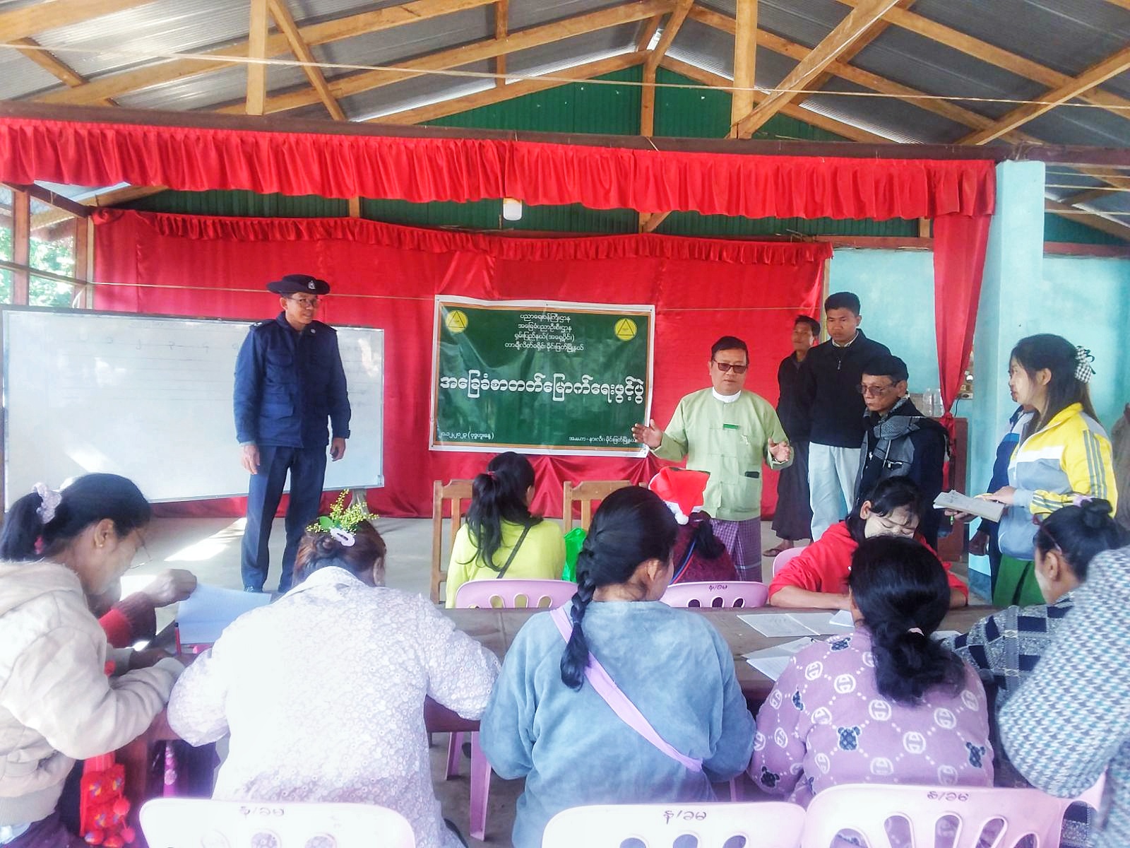 မိုင်းဖြတ်မြို့နယ်၌ အခြေခံစာတတ်မြောက်ရေးနေ့လုပ်ငန်း စာသင်ဝိုင်းများ ဖ