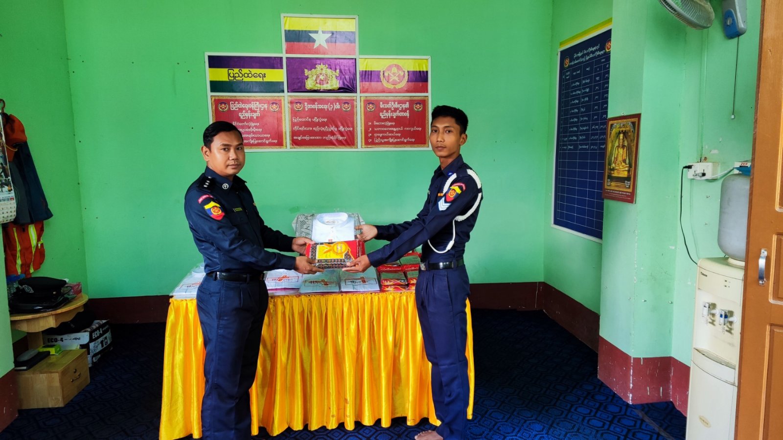 မြစ်သားမြို့နယ် မီးသတ်ဦးစီးဌာနမှ မီးသတ်တပ်ဖွဲ့ဝင်များအား ထောက်ပံ့ပစ္စည