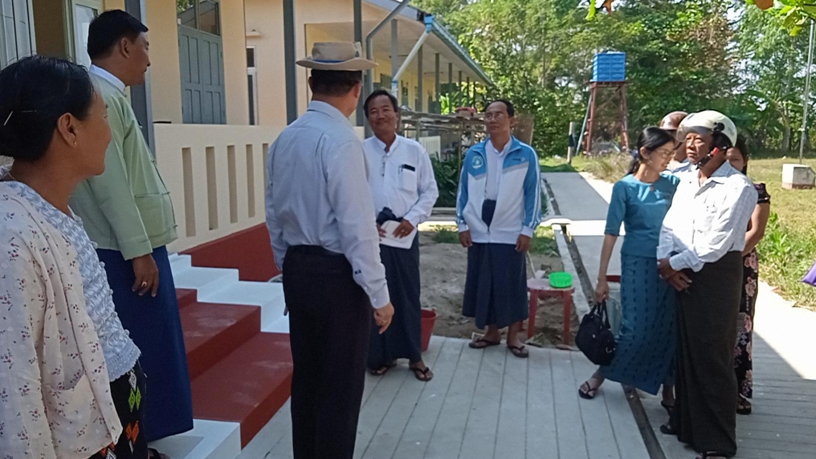 ဧရာဝတီတိုင်းဒေသကြီးဝန်ကြီးချုပ် ဦးတင်မောင်းဝင်း ကျုံကနိကျေးရွာတွင် ပိုက