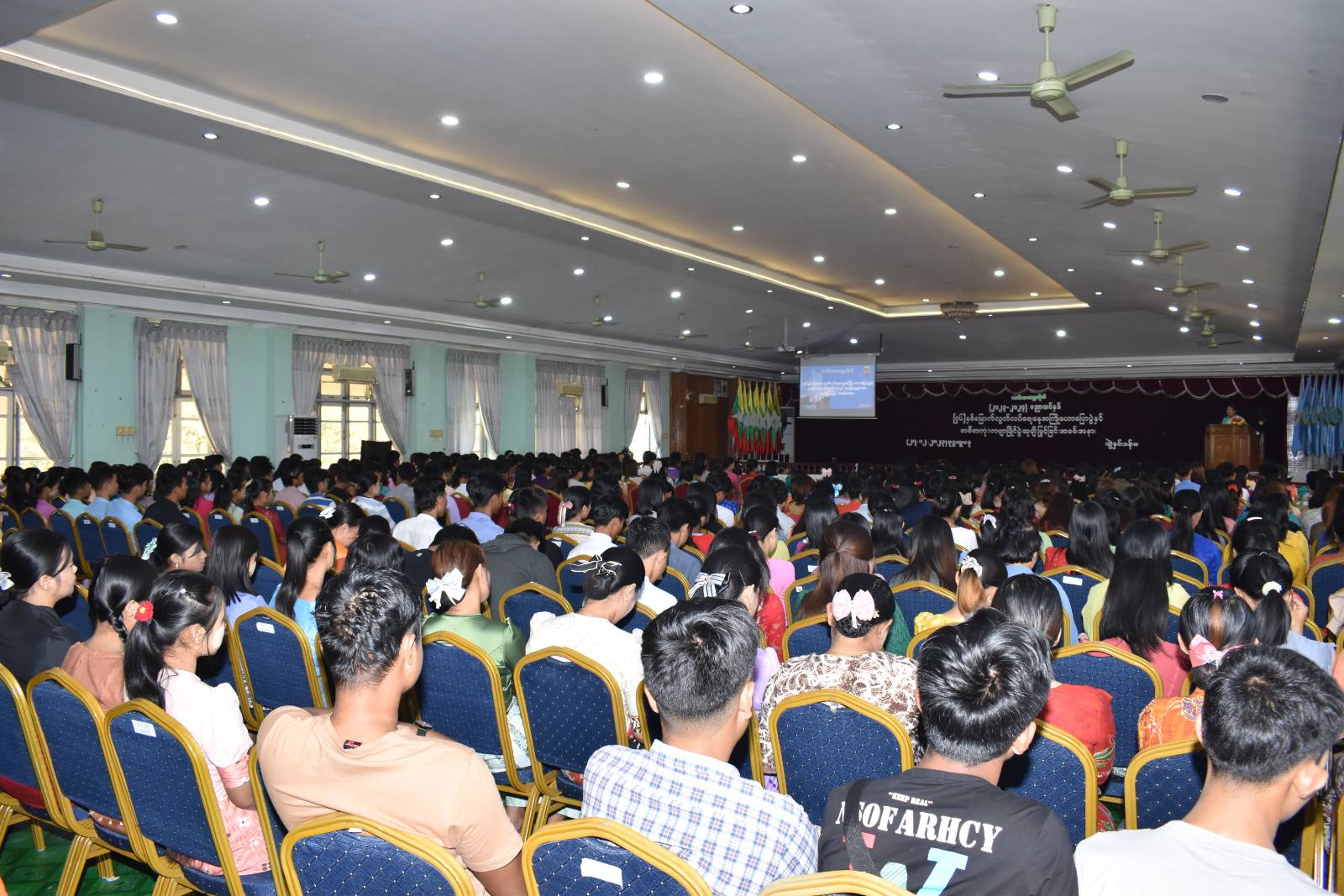 ဟင်္သာတ တက္ကသိုလ်၌ ၇၆ နှစ်မြောက် လွတ်လပ်ရေးနေ့အကြို ဟောပြောပွဲနှင့
