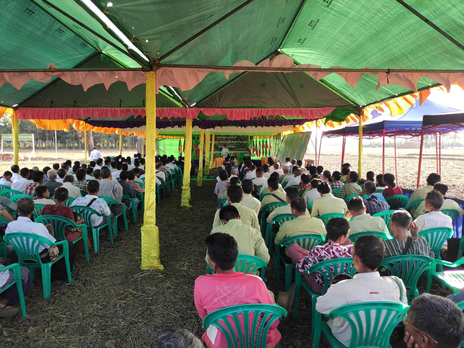 ဧရာဝတီတိုင်းဒေသကြီး အစိုးရအဖွဲ့ဝန်ကြီးချုပ် တောင်သူများနှင့် တွေ့ဆုံပ