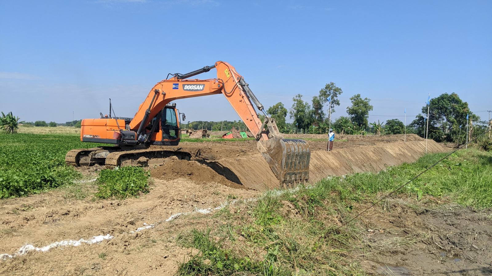 ဧရာဝတီတိုင်းဒေသကြီးအစိုးရအဖွဲ့ဝန်ကြီးချုပ် ဦးတင်မောင်ဝင်းနှင့်အဖွဲ့သည