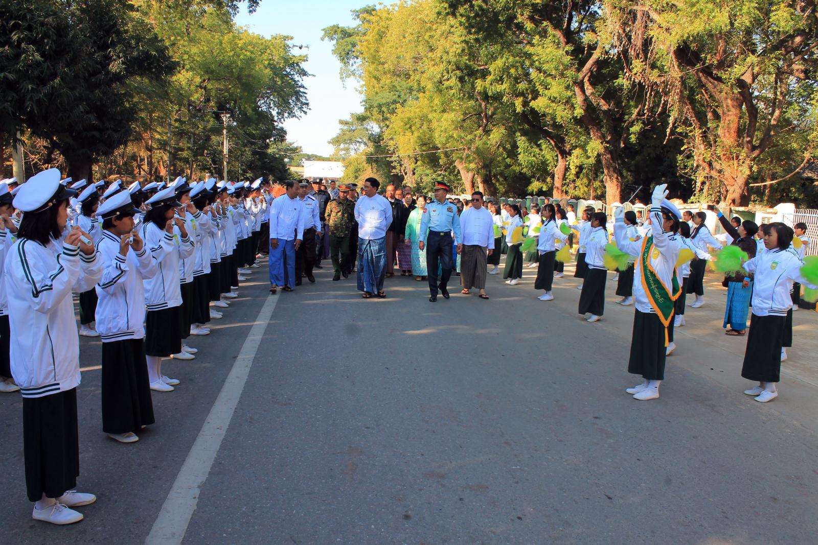 မကွေးတိုင်းဒေသကြီးအစိုးရအဖွဲ့ ဝန်ကြီးချုပ် ဦးတင့်လွင် မကွေးတိုင်းဒေသက