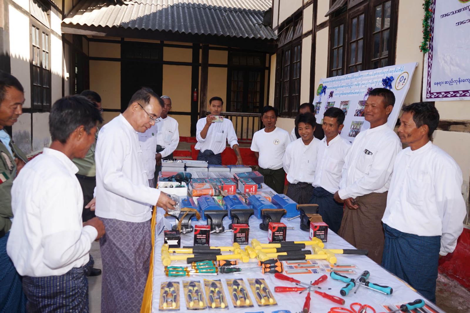 အသက်မွေးဝမ်းကျောင်း အထောက်အကူပြု အမျိုးသမီးအခြေခံအပ်ချုပ်စက် ၂ လ သင်တန