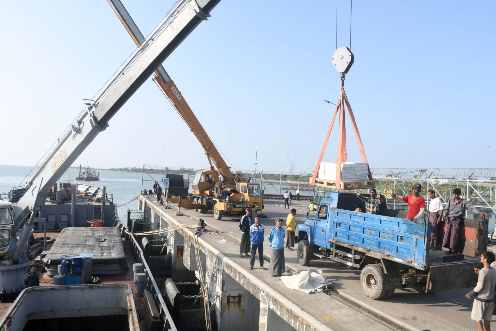 ရခိုင်ပြည်နယ်ဝန်ကြီးချုပ် ဦးထိန်လင်း စစ်တွေမြို့ လောကာနန္ဒာစေတီတော်ရင်ပြင်၌ အသုံးပြုမည့် နေပူခံက