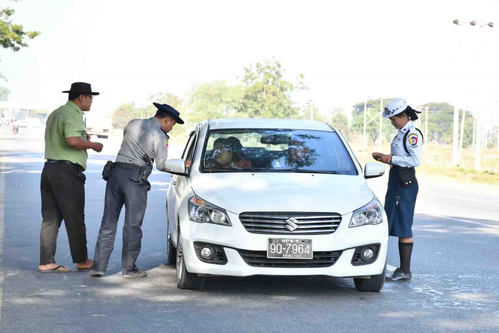 တပ်ကုန်းမြို့အဝင်၌ ကား၊ မော်တော်ဆိုင်ကယ် စုစုပေါင်း ၁၀၀ စီးအား ရှောင်တစ