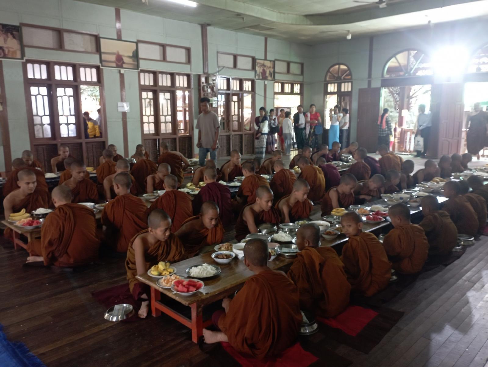 လယ်ဝေးမြို့နယ်၊ သရက်တော ပရိယတ္တိစာသင်တိုက်တွင် အသံမစဲဥပ္ပါတသန္တိပါဠိတော်ရွတ်ဖတ်ပူဇော်ပွဲ အောင်ပ