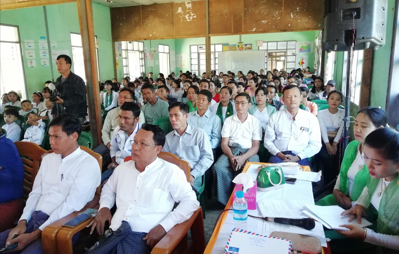 မာန်အောင်မြို့အ ထ က ခွဲ စျေးတန်း၌ ၇၆ နှစ်မြောက် လွတ်လပ်ရေးနေ့အထိမ်းအမ