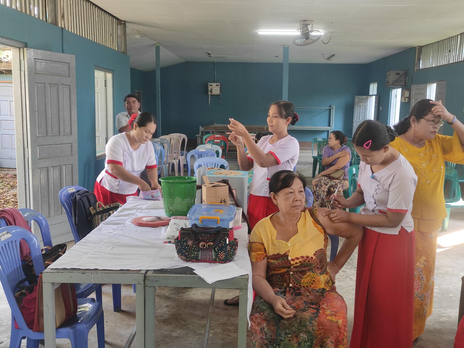 သံဖြူဇရပ်မြို့နယ်၌ ကိုဗစ် ၁၉ ရောဂါကာကွယ်ဆေးများ ဆက်လက်ထိုးနှံ ဆောင်ရွက