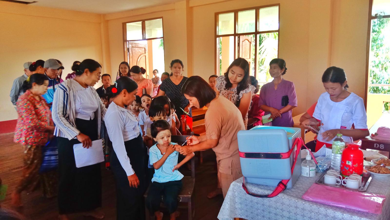 ဝေါမြို့ အ ထ ကကျောင်း၌ အသက် ၇ နှစ်အောက် Kg ကလေးငယ်များ ကျောင်းအခြေပ