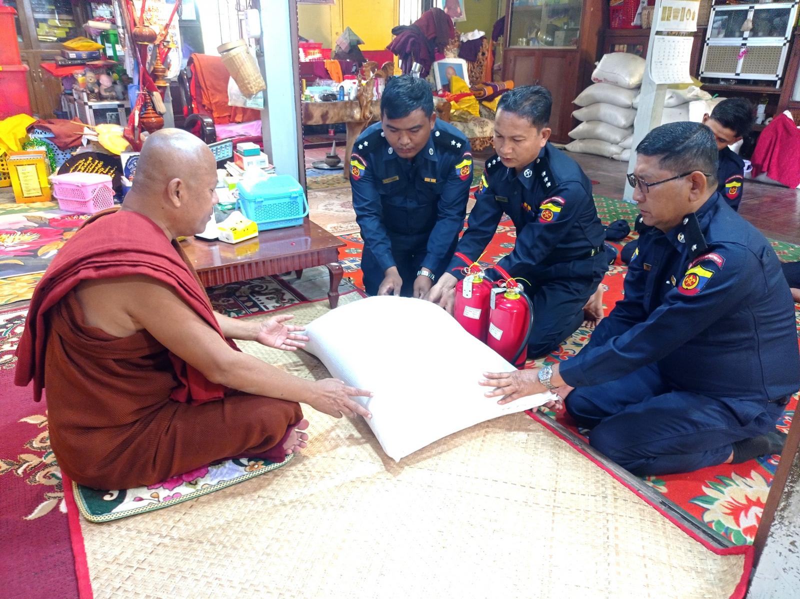 သာစည်မြို့နယ်မီးသတ်ဦးစီးဌာနက မီးဘေးလုံခြုံရေး အရှိန်အဟုန်မြှင့်တင်ဆောင
