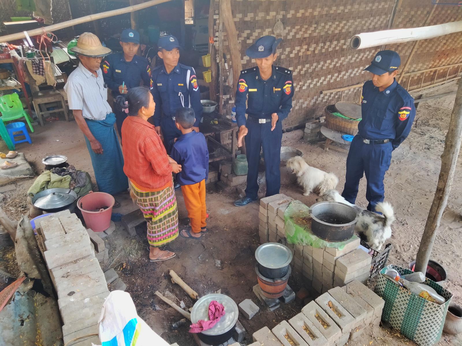 နတ်မောက်မြို့၌ မီးဘေးကြိုတင်ကာကွယ်ရေးလုပ်ငန်းများအား တစ်အိမ်တက်ဆင်း