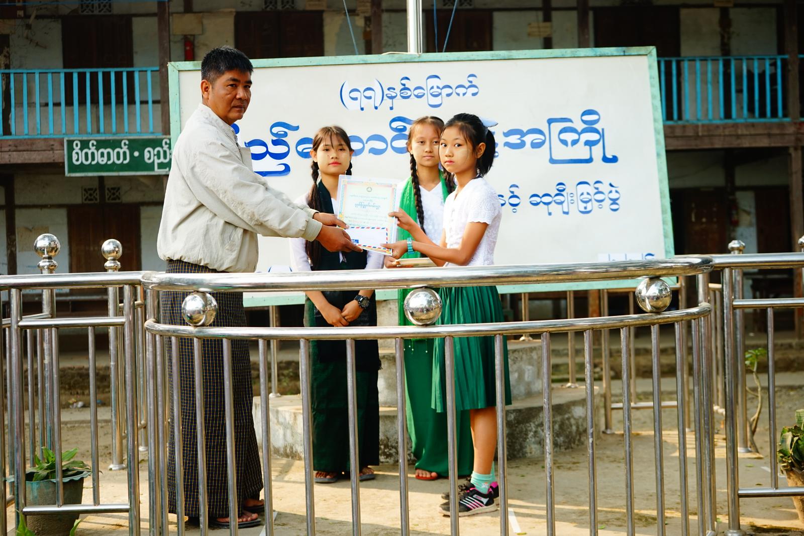 ကလေးမြို့ အမှတ် ၈ အ ထ ကကျောင်းတွင် ၇၇ နှစ်မြောက် ပြည်ထောင်စုနေ့ အထိမ