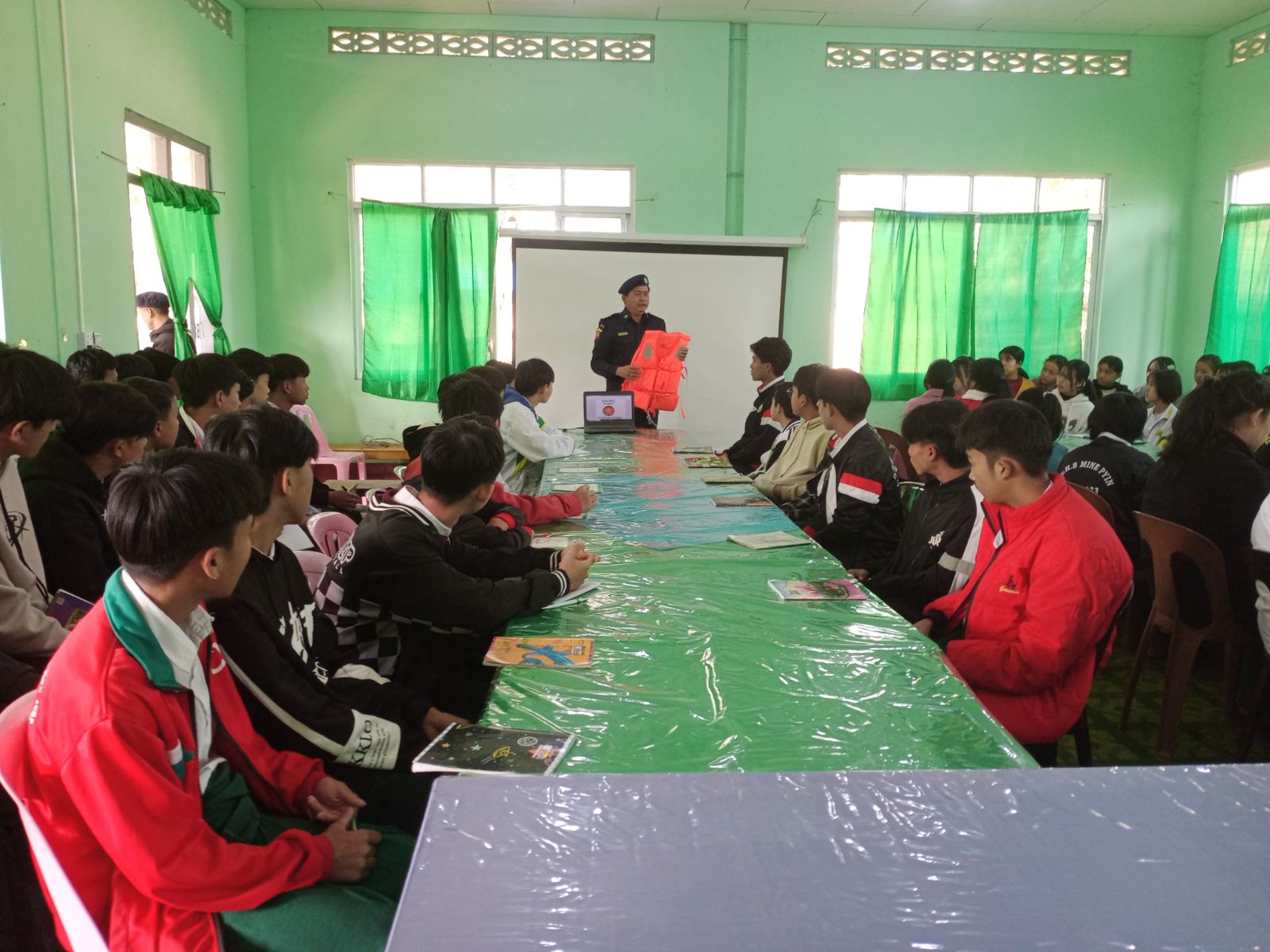 မိုင်းပျဉ်းမြို့ အ ထ ကကျောင်း၌ သဘာဝဘေးအန္တရာယ်ကာကွယ်ရေးနှင့် တုန့်ပြန