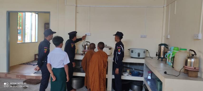 ဒိုက်ဦးမြို့နယ်မီးသတ်ဦးစီးဌာနမှ မီးဘေးလုံခြုံရေးအတွက် တစ်အိမ်တက်ဆင်း စစ
