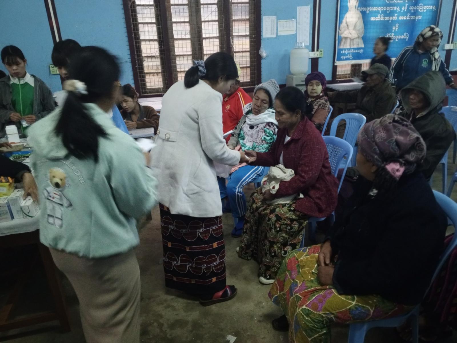 ဟုမ္မလင်း၌ သက်ကြီးဘိုးဘွားများ ကျန်းမာ ရေး စောင့်ရှောက်မှု ဆောင်ရွက်ပေး