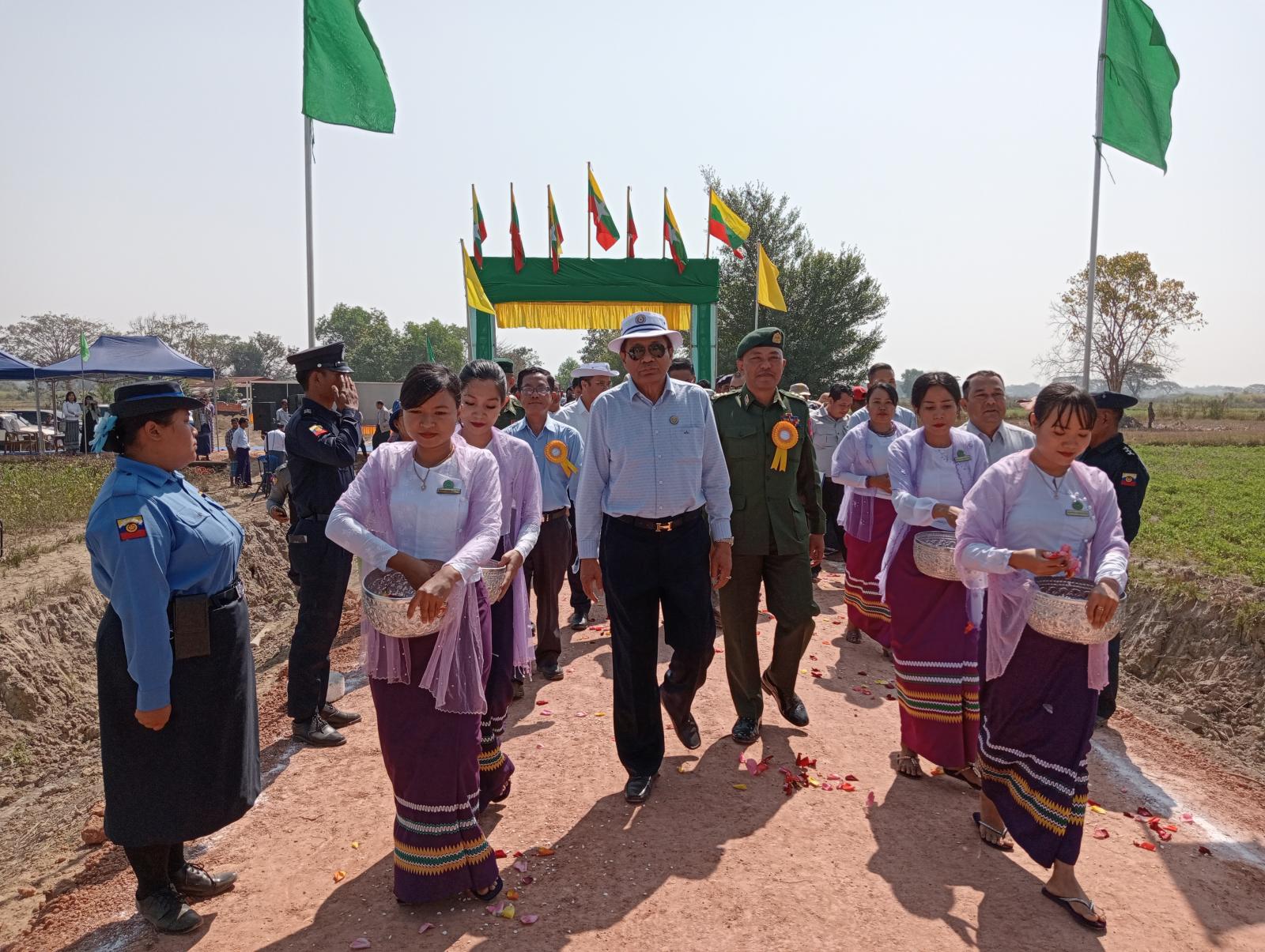 လှည်းကူးမြို့၌ ၇၇ နှစ်မြောက် ပြည်ထောင်စုနေ့ကို ကြိုဆိုဂုဏ်ပြုသောအားဖ