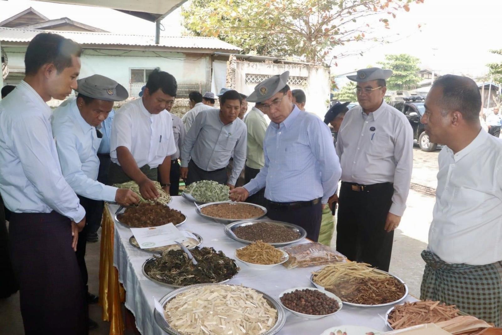 ပဲခူးတိုင်းဒေသကြီးဝန်ကြီးချုပ် ပဲခူးတိုင်းဒေသကြီး အရှေ့ခြမ်း စိုက်ပ
