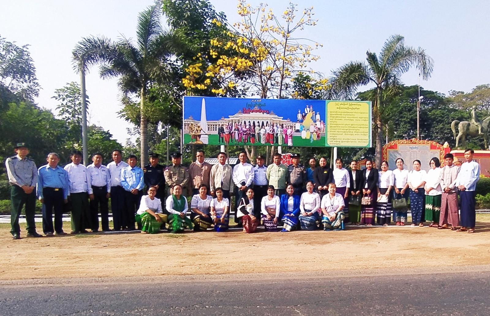 ပေါင်းတည်မြို့၌ ၇၇ နှစ်မြောက် ပြည်ထောင်စုနေ့အားကြိုဆိုဂုဏ်ပြုသော ပိုစတာစိုက်ထူပွဲကျင်းပ