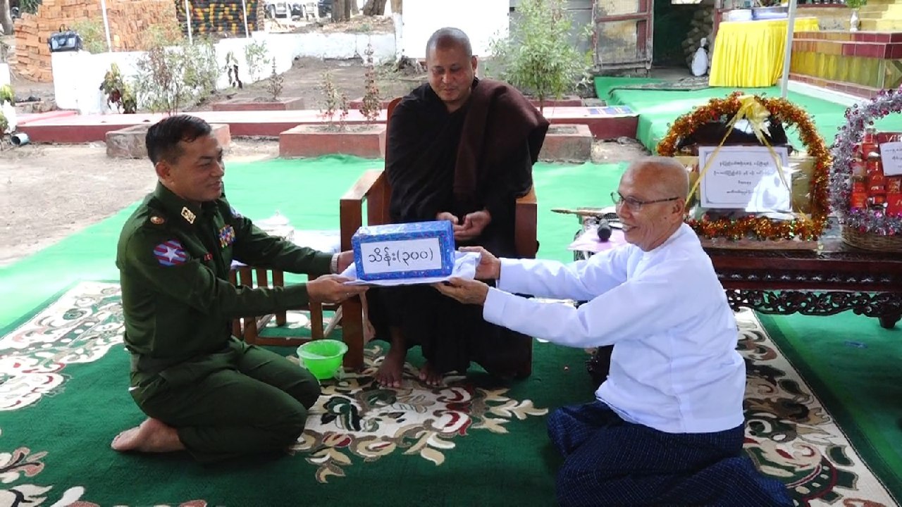 မွန်ပြည်နယ်ဝန်ကြီးချုပ် ဦးအောင်ကြည်သိန်း အရှေ့တောင်တိုင်းစစ်ဌာနချုပ် တပ