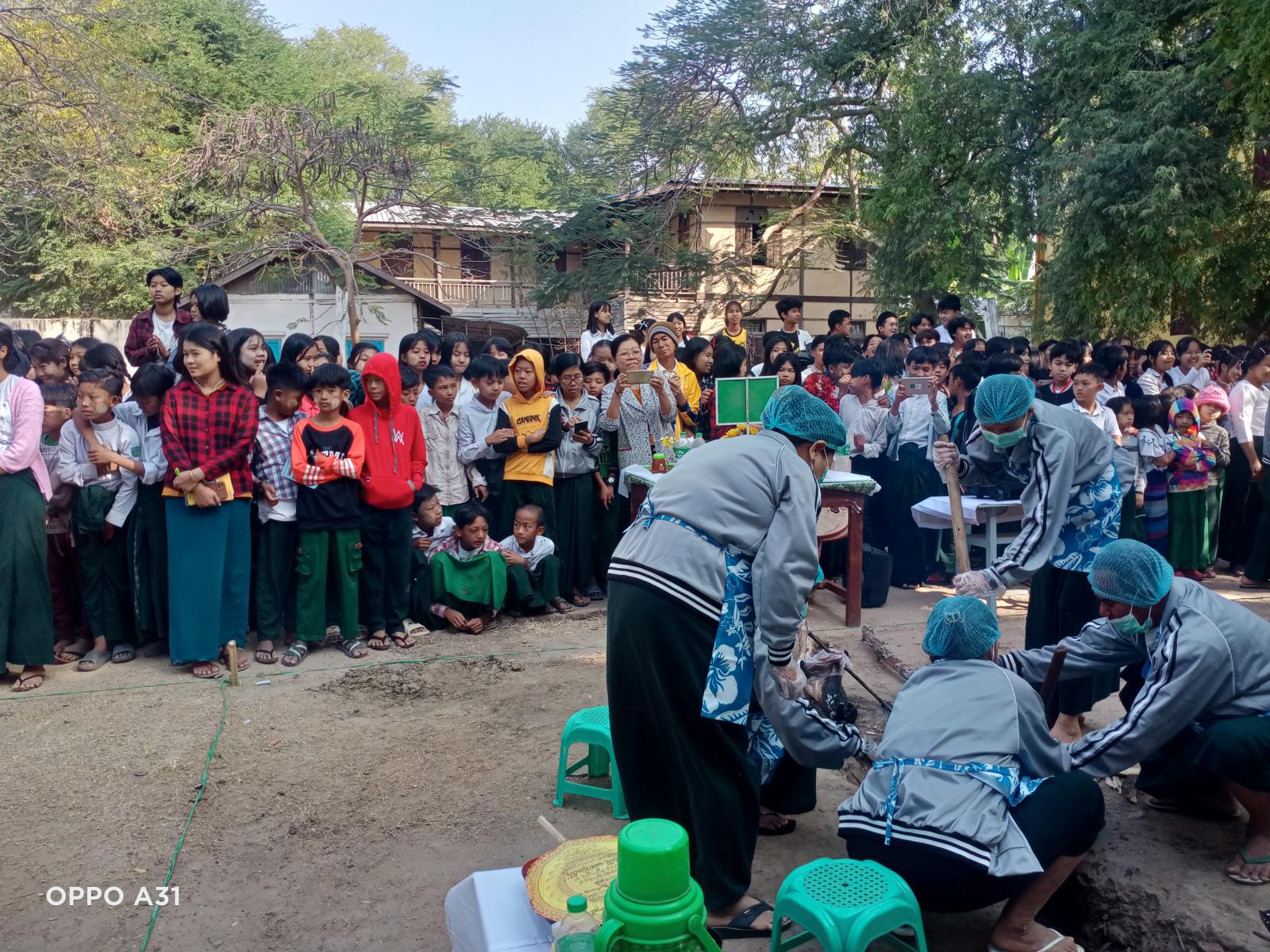 နတ်မောက်မြို့ အမှတ် ၁ အခြေခံပညာအထက်တန်းကျောင်း၌ ၇၇ နှစ်မြောက် ပြည်ထောင်စုနေ့အထိမ်းအမှတ