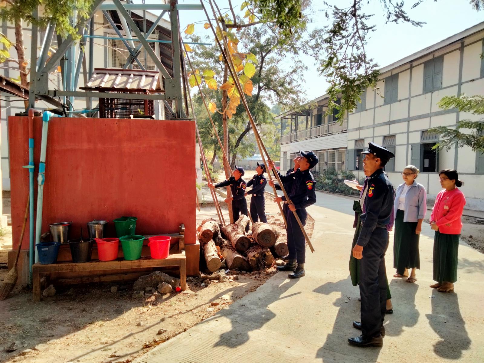 နတ်မောက်မြို့ပေါ်ရှိ အခြေခံစာသင်ကျောင်းများအား မီးဘေးလုံခြုံရေး လိုက
